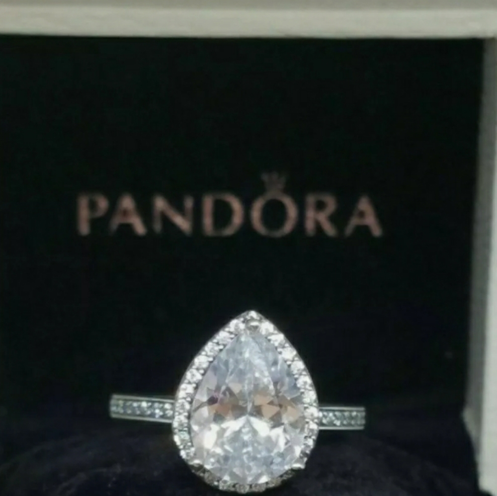 Pandora Radiant Teardrop Ring. - Gem